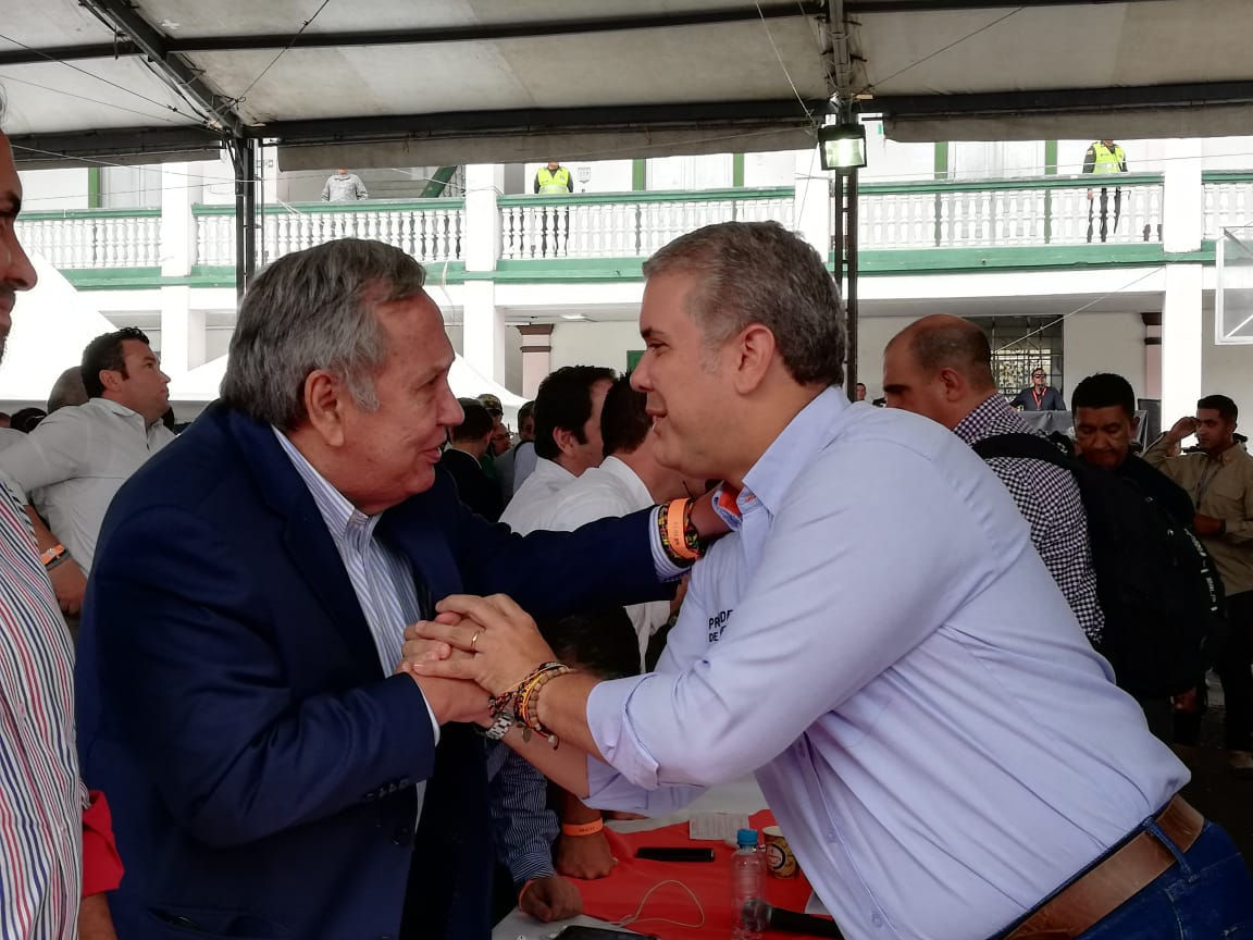 El congresista Óscar Lzcano asistió en París a la presentación de un ...