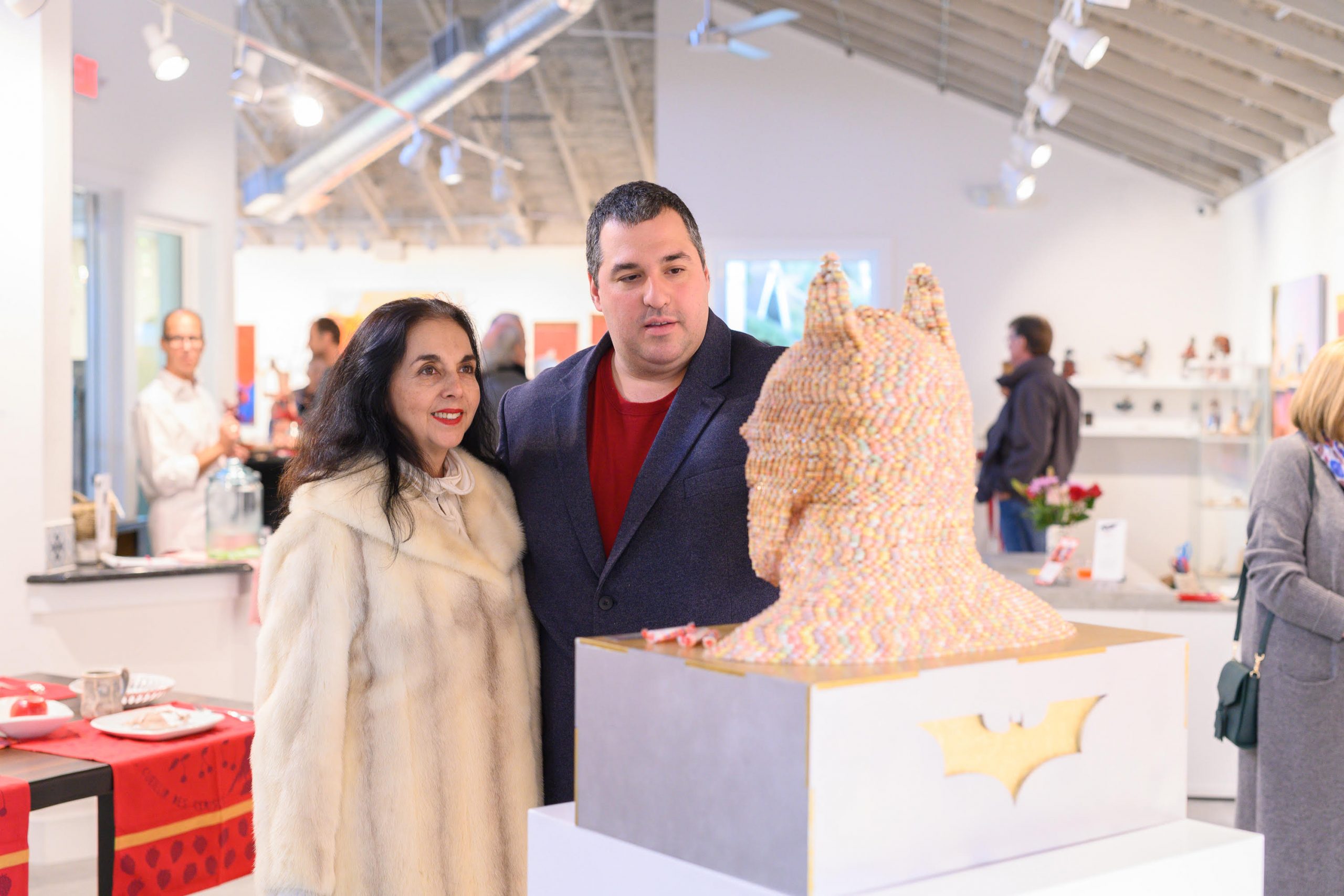 Cientos de personas visitan la exhibición del artista Mateo Blanco ...