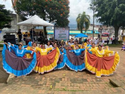 El mercado cultural en Pereira tuvo gran éxito con la comunidad de ...